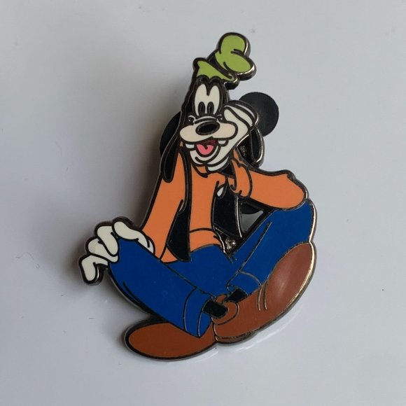 Disney | Toys | Goofy Sitting Disney Trading Pin Wdw 207 | Poshmark